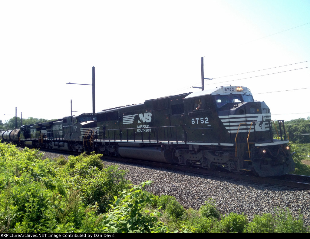 NS SD60M 6752 leads 14G